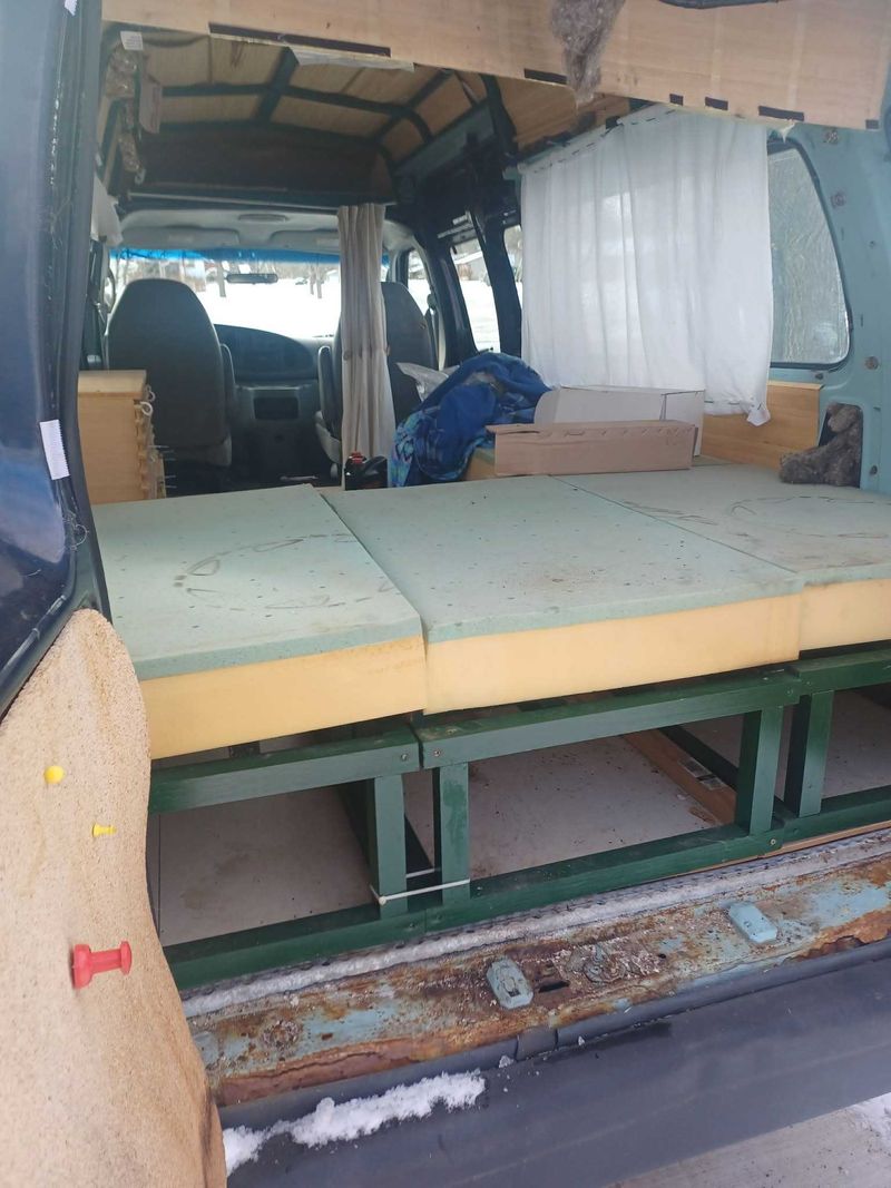 Camper Van For Sale: 2005 Ford E-350 Super Duty – High Roof Camper Pro