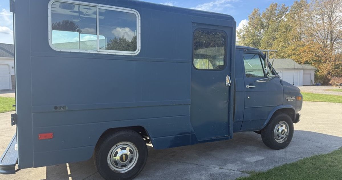 Camper Van For Sale: 1993 Chevy G30 Hi-Cube Van in North Olmsted, Ohio