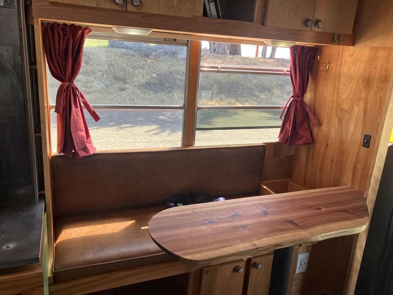 Skoolie For Sale: Turnkey off-grid short skoolie