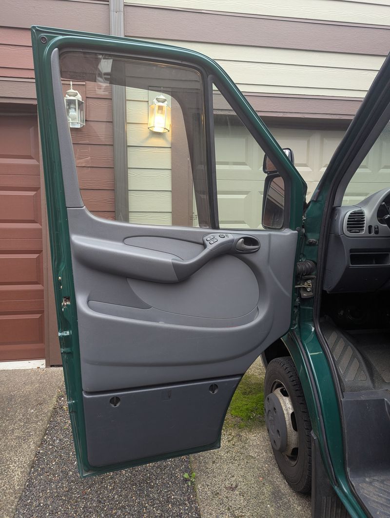 Camper Van For Sale: 2002 Freightliner Sprinter 3500 SHC