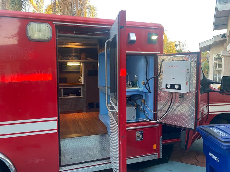 Camper Van For Sale: 2004 Ford E450 Econoline turbo diesel van