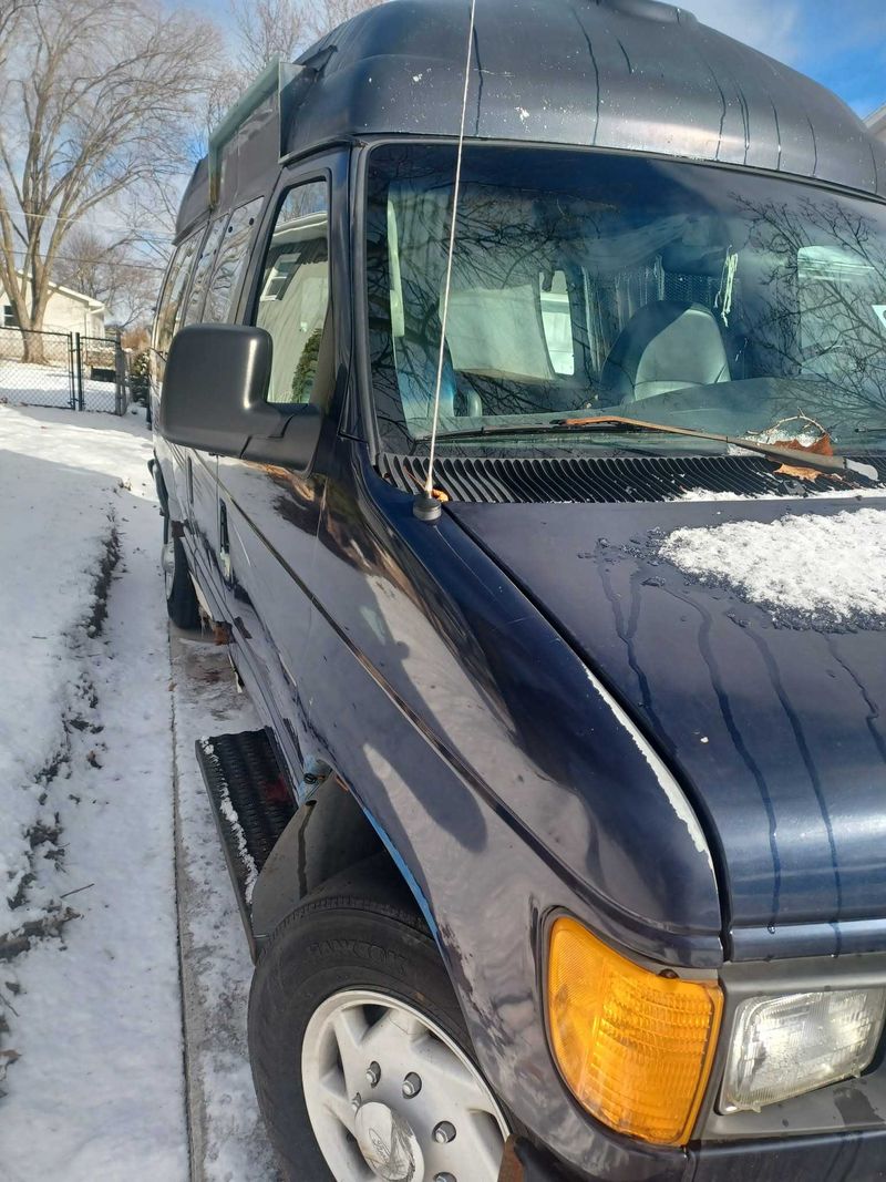 Camper Van For Sale: 2005 Ford E-350 Super Duty – High Roof Camper Pro