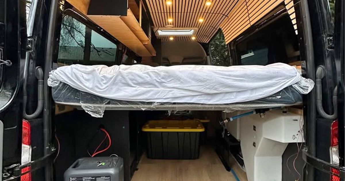 Class B RV For Sale: Mercedes Sprinter 2011 144 in Seattle, Washington