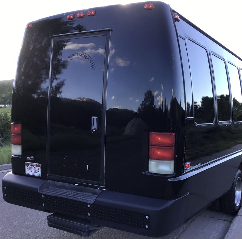 Camper For Sale: rare factory 4x4 2006 Ford F-550 Krystal Koach shuttl