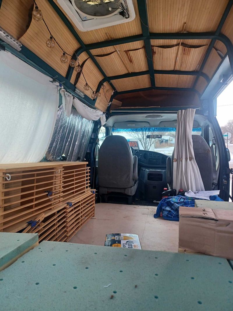 Camper Van For Sale: 2005 Ford E-350 Super Duty – High Roof Camper Pro